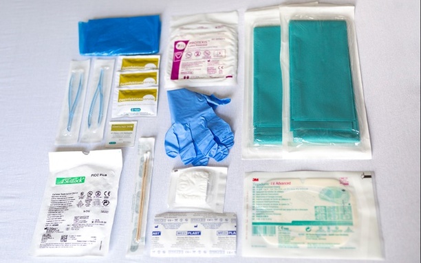 Forbindingsskift og skyl på PICC-line-kateter